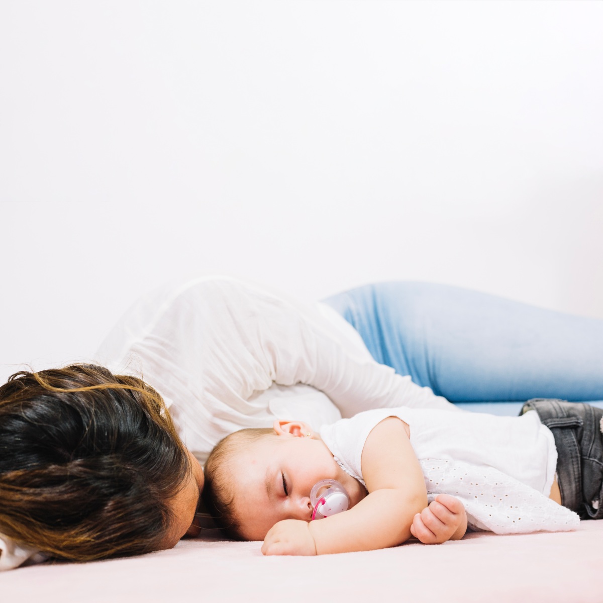Best Sleeping Position for Colic Baby | Complete Sleep Guide
